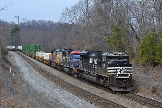 NS 211 w/ SD70M-2, SD60E #6920 (Honoring Veterans) & UP AC4400CW – B-Line Railfan